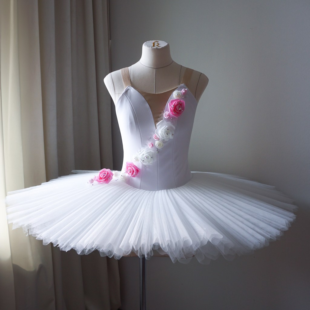 Muodostelma-asut - Tutu Studio Borealis